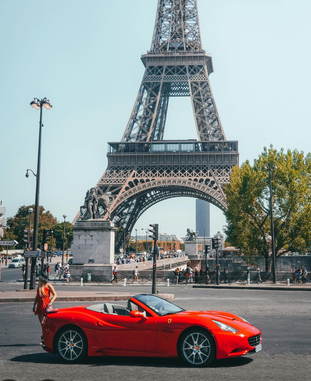 Passeio de Ferrari em Paris - Majestic Paris Transfers